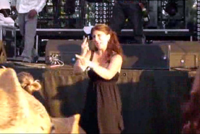 Sign language interpreter brings concerts to life for deaf | Entertainment