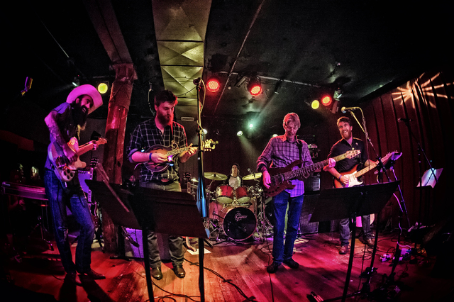 Phil Lesh and Friends keep the Grateful Dead’s music alive | Music