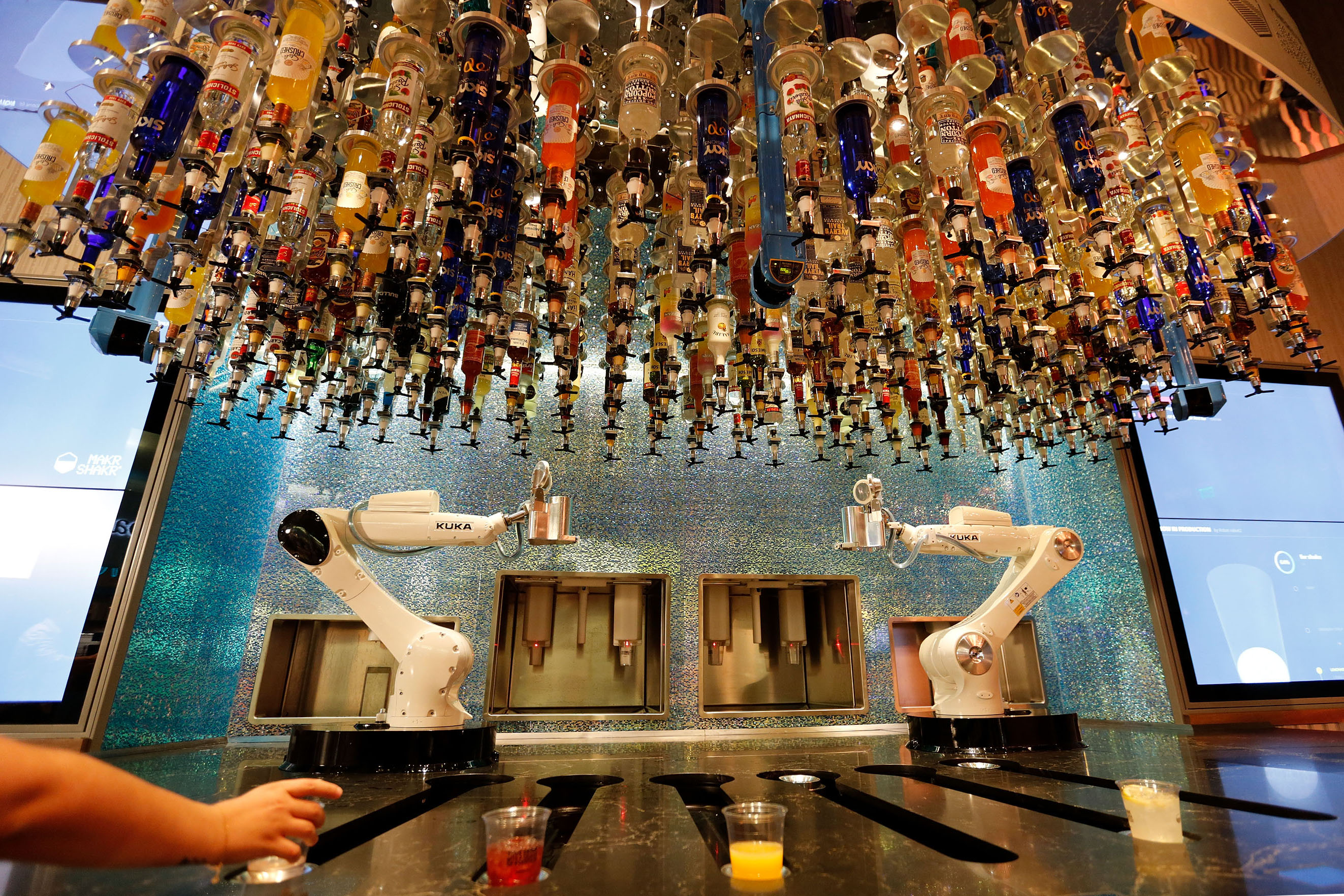 New Las Vegas Strip bar features robot bartenders — VIDEO | Dining Out