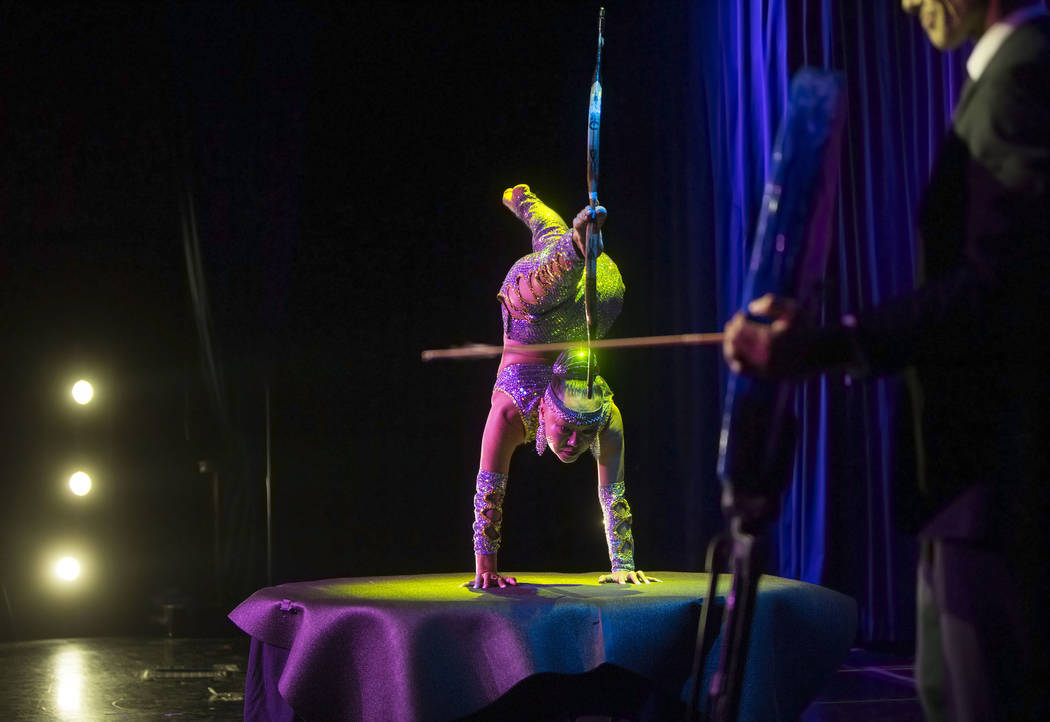 Contortionists practice unusual art form at local convention | Arts ...