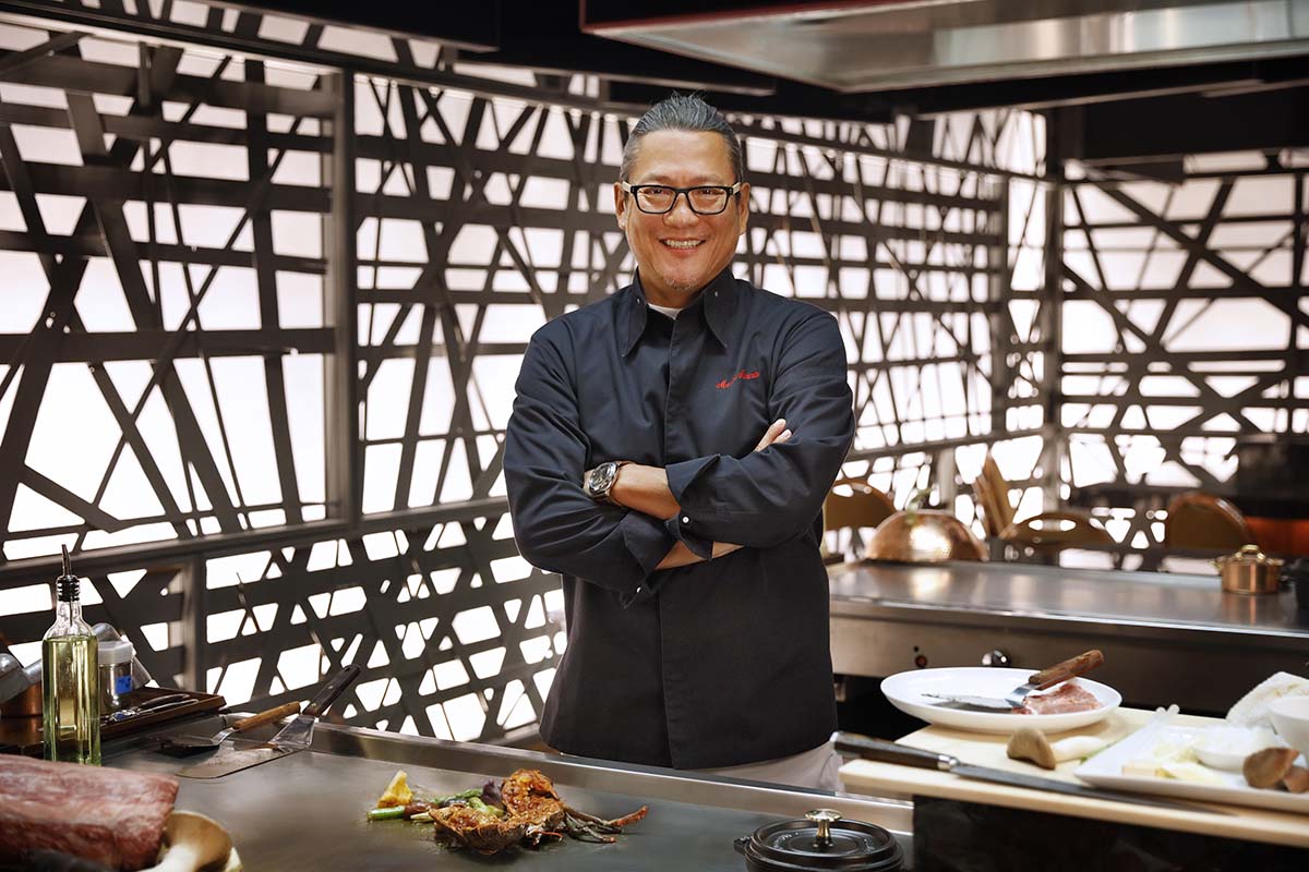 Iron Chef Morimoto demonstrates teppanyaki in Las Vegas — VIDEO ...