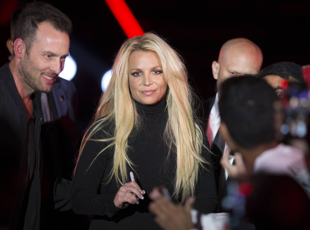 Britney Spears seen out of health care facility over holiday | Kats!