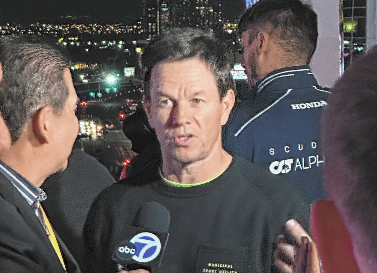 Mark Wahlberg announces Las Vegas Strip movie premiere | Kats!