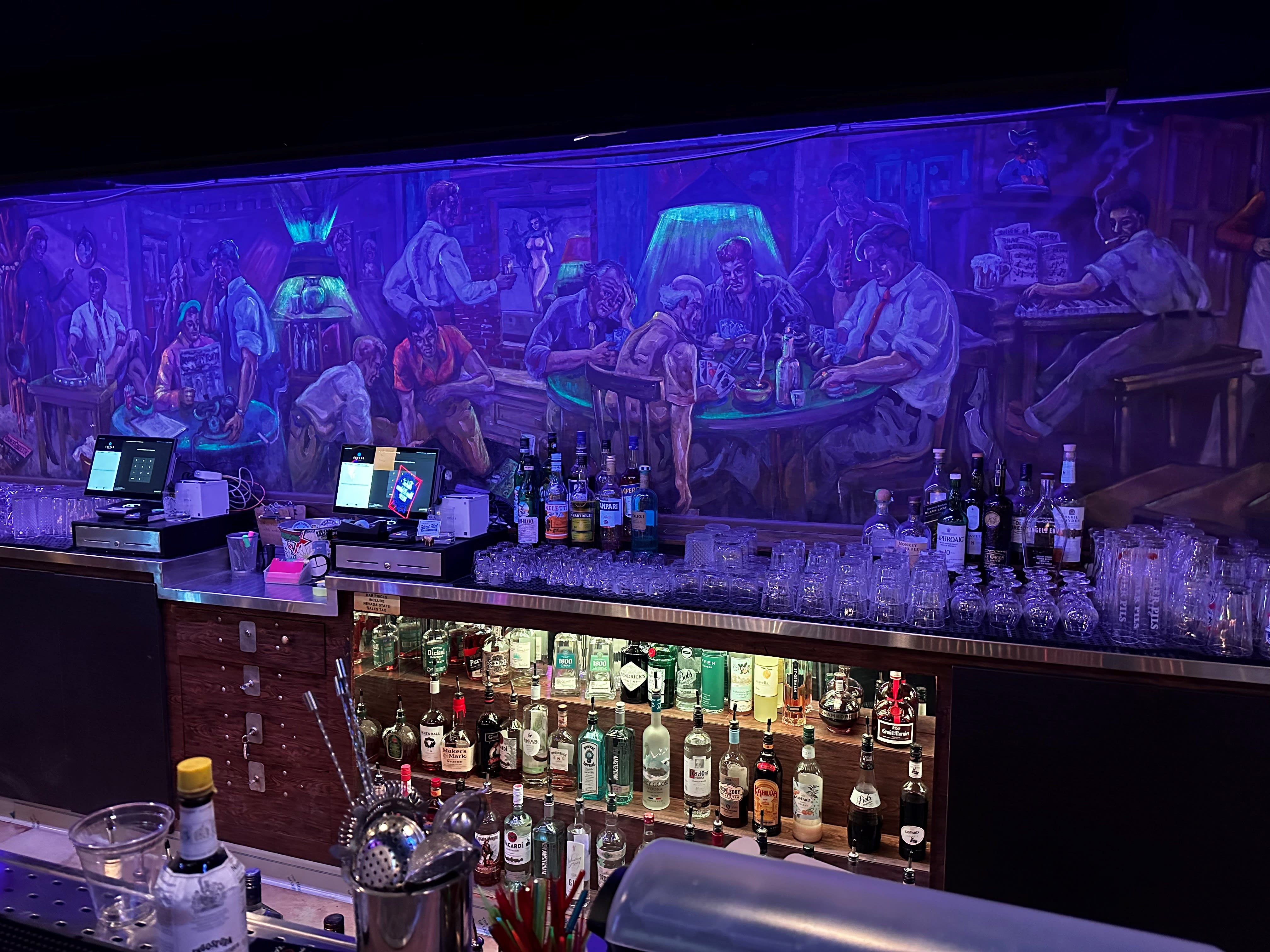 Las Vegas rock star finally reopening legendary dive bar | Kats!