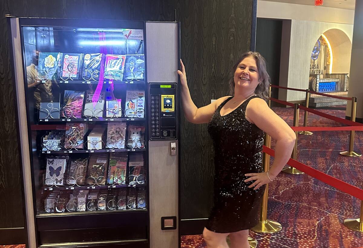 Las Vegas casino sets up art vending machine | Kats!