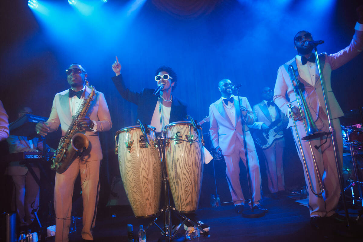 Bruno Mars’ Pinky Ring on Strip is a ‘24K Magic’ party fortress | Kats!