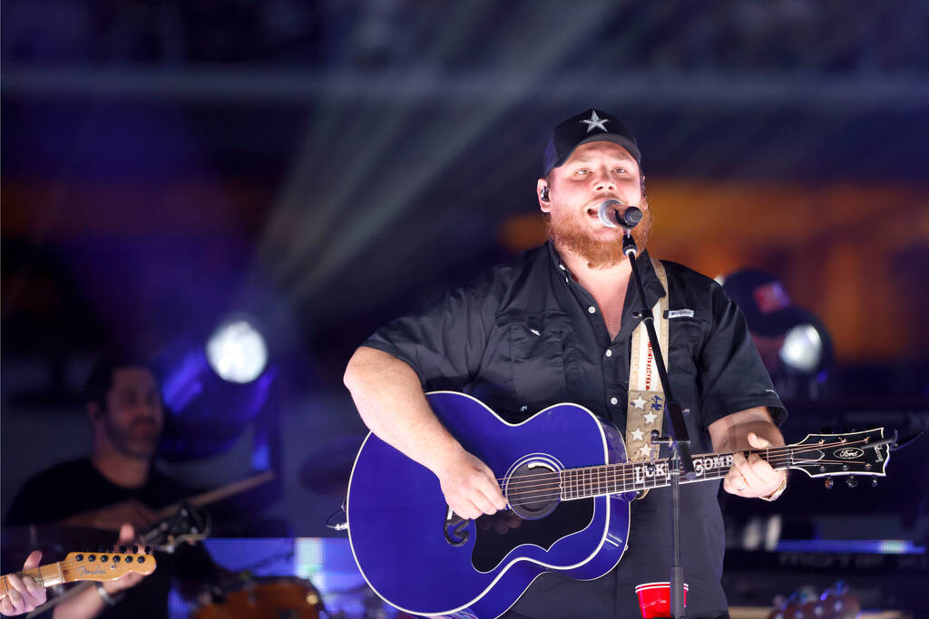Luke Combs to play Las Vegas on stadium tour | Kats!