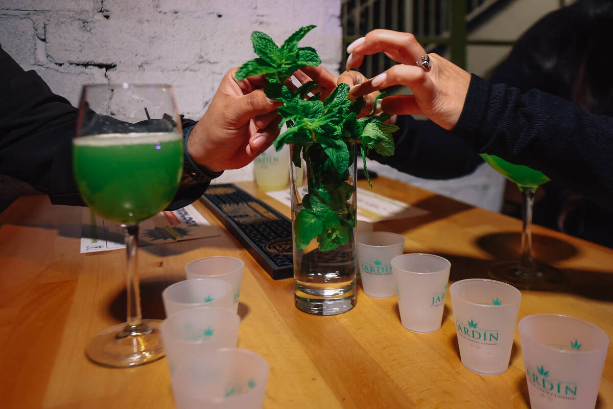 Fergusons Downtown cocktail classes aim to raise the bar | Bars