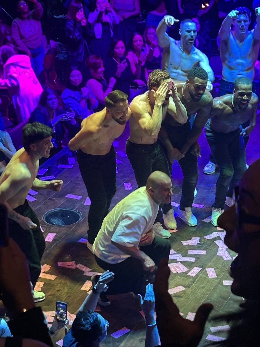 Channing Tatum dances, flings cash in Las Vegas Strip show | Kats!